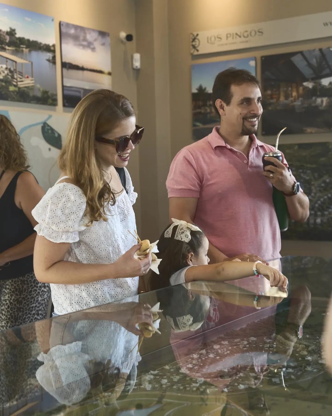 Los Pingos Club de Campo inauguró su showroom en Surubi’i - Proyecta